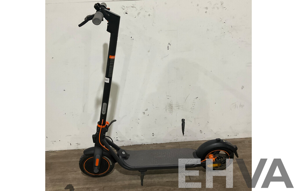 SEGWAY Ninebot Kickscooter F40A - Lot 1533736 | EHVA