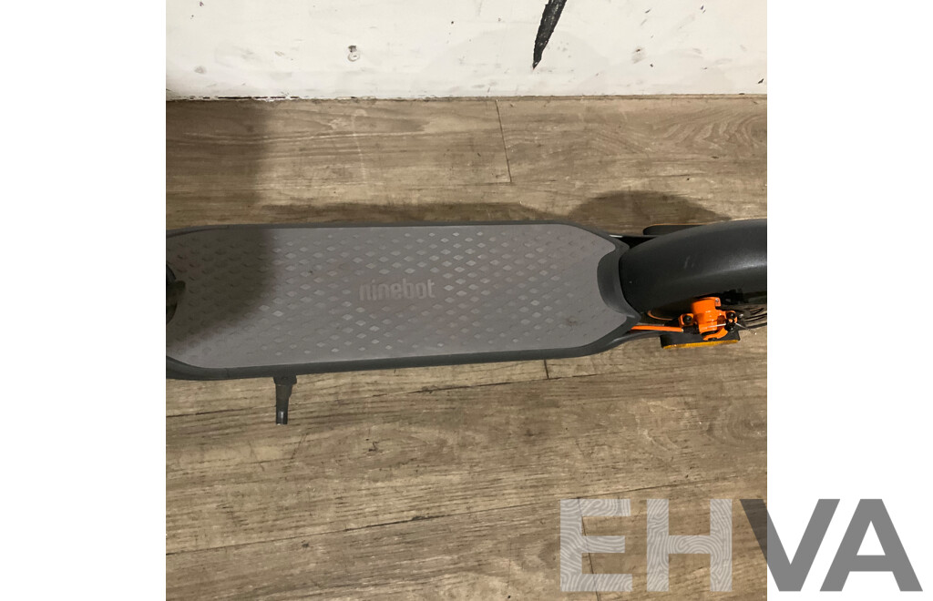 SEGWAY Ninebot Kickscooter F40A - Lot 1533736 | EHVA
