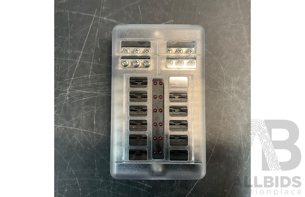 12- Way Fuse Block Lot of 107 Estimated - Lot 1580298 | CARBIDS