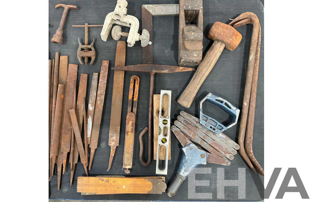 Vintage Rustic Hand Tools - Lot 1622661 | EHVA